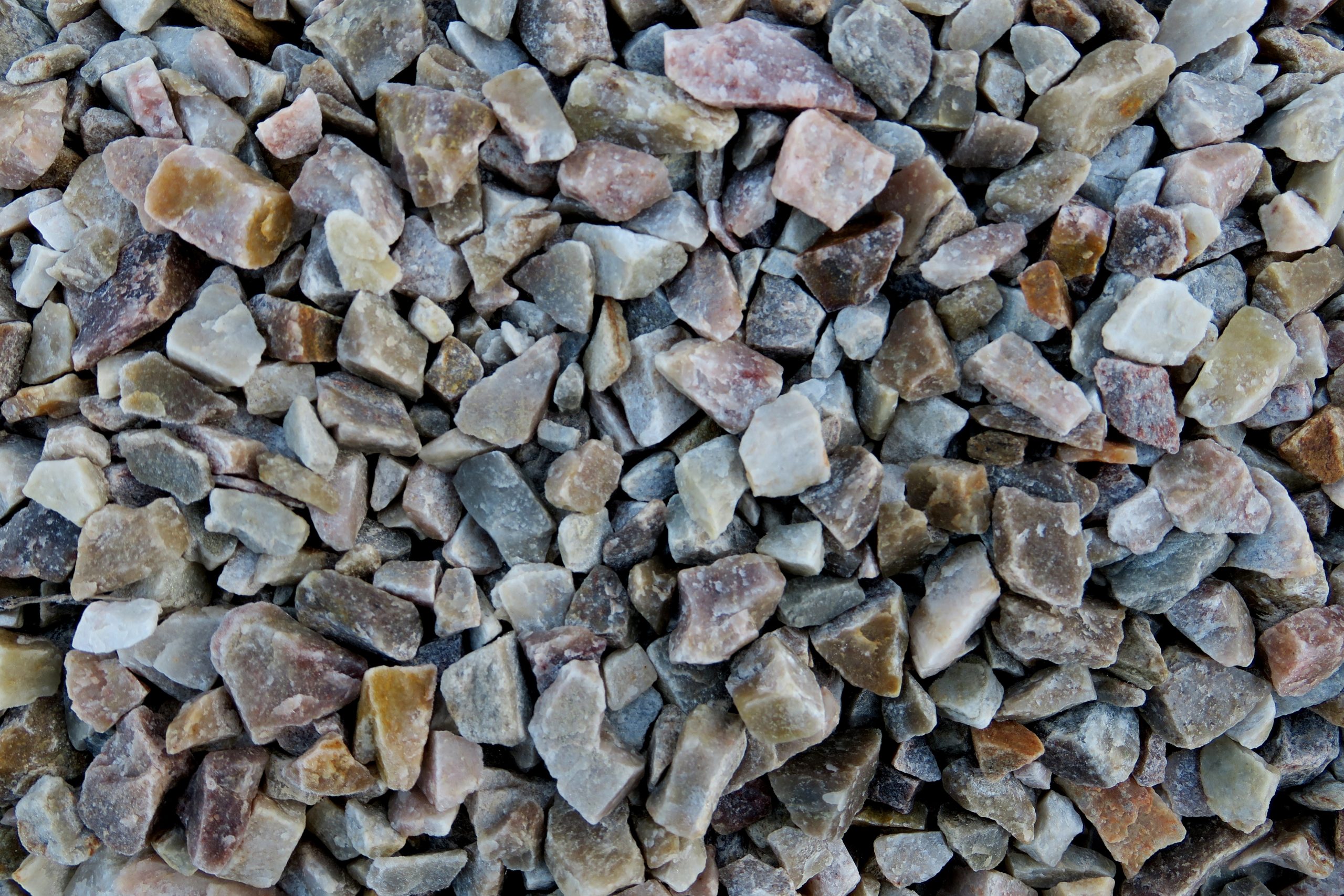 20mm Banff Marble Gravel | J & J Currie